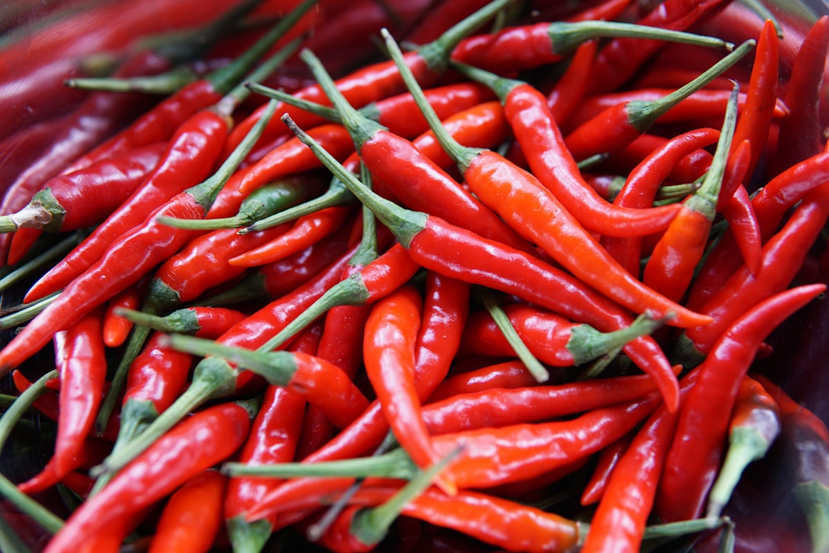 What Can Replace Sriracha Sauce? Complete Substitute Guide | Menucochon